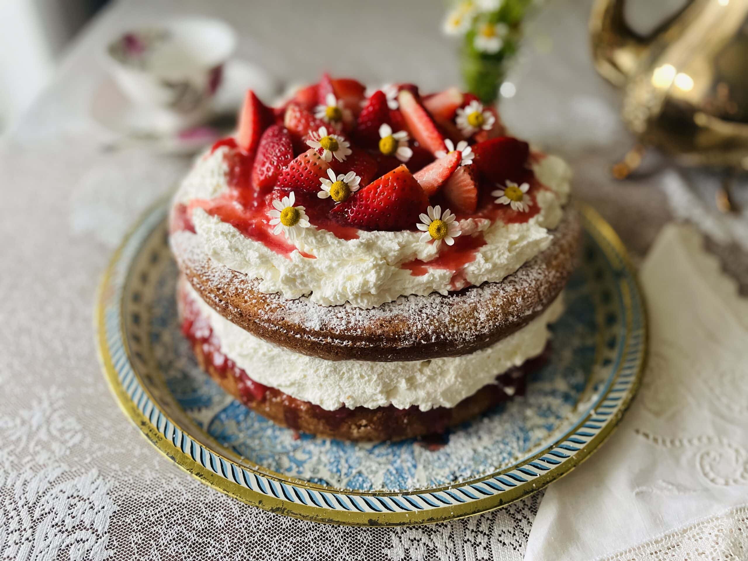 Savor Tooth Tiger: Victoria Sponge Cake • Nonahood News
